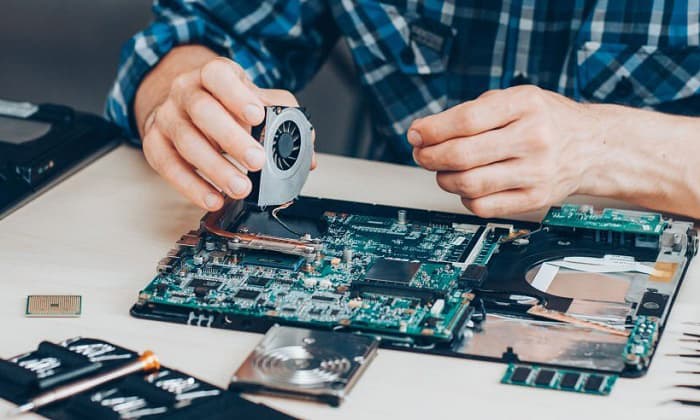Circuit Board vs Motherboard: Similarities & Differences Circuit Board vs Motherboard: Similarities & Differences